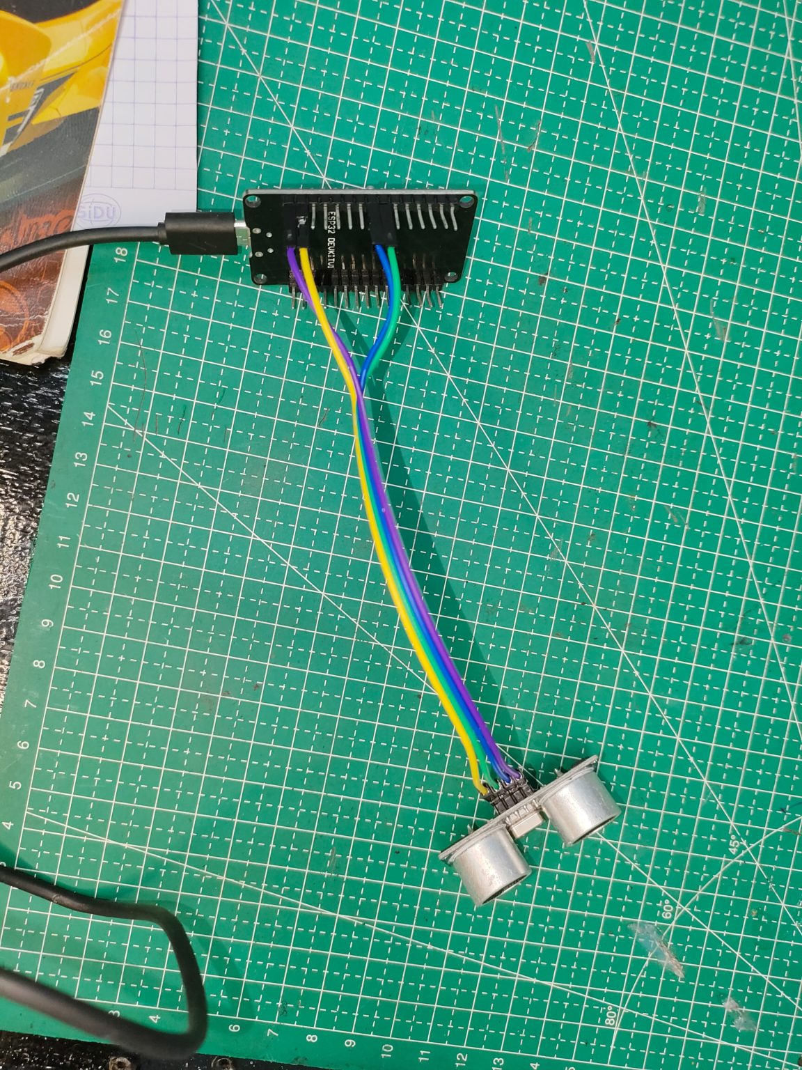Monitoring Jarak dengan ESP32 dan Sensor Ultrasonik serta Aplikasi ...